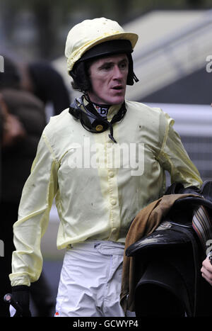 Horse Racing - Ascot Racecourse. Jockey Timmy Murphy on Oscar Park goes ...