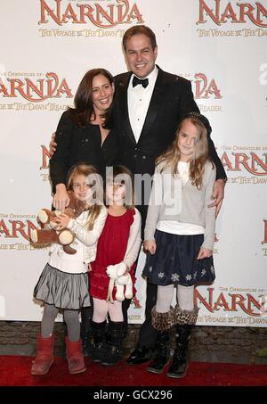 PETER JONES & FAMILY THE CHRONICLES OF NARNIA - THE VOYAGE OF THE DAWN ...