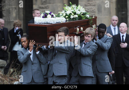 The coffin of Rushden and Diamonds goalkeeper Dale Roberts is carried ...