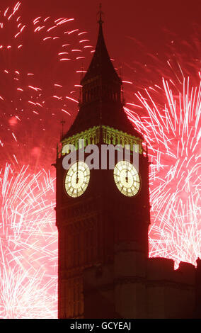 Fireworks over the Houses of Parliament during the New Year ...