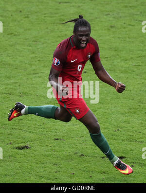 Eder of Portugal celebrates scoring in extra time during the UEFA ...