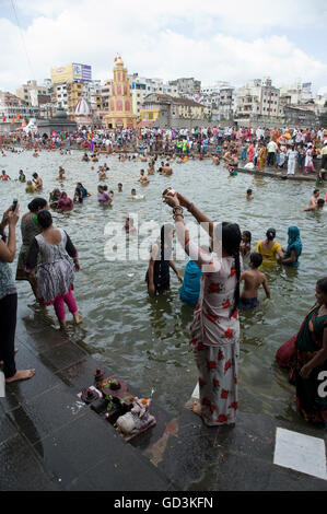 Hindu devotees bathing in sacred Puskhar Sagar lake on on ghats Stock ...