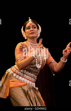 Women performing Odissi dance Stock Photo - Alamy
