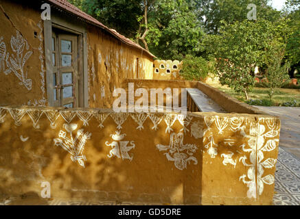 Designs on walls of haveli Stock Photo - Alamy