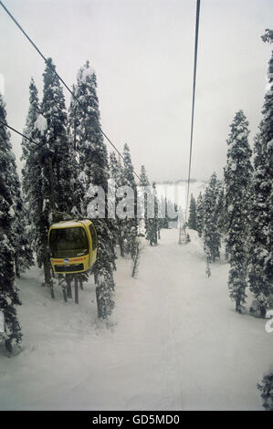 ropeway cable car, Gulmarg Gondola, Jammu and Kashmir, union territory ...