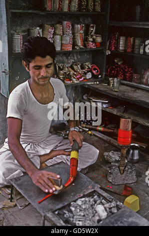 Lac bangle maker Stock Photo - Alamy