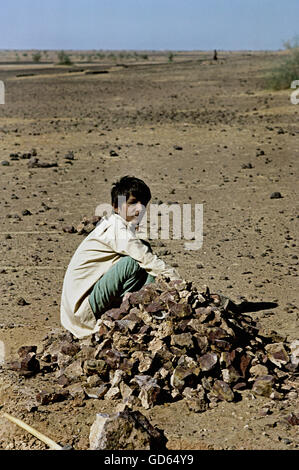 Breaking stones for roads Stock Photo - Alamy