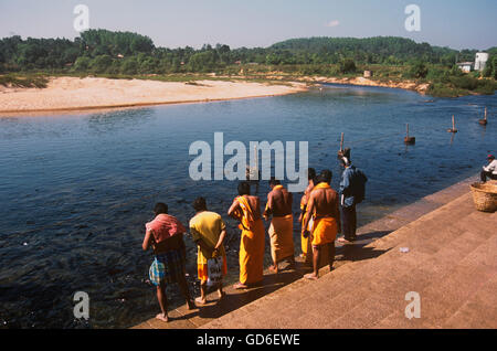 Pilgrims at Tunga river Stock Photo - Alamy
