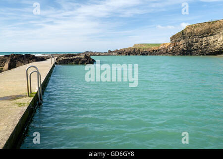 The man made sea pool on Summerleaze beach in Bude, Cornwall, UK Stock ...
