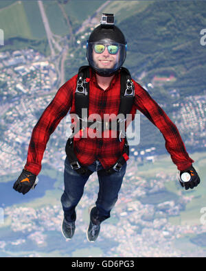 Funjump skydiving from 1200 ft over Norway Stock Photo - Alamy