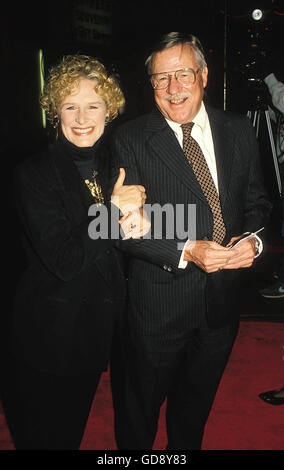 June 4, 2007 - GLENN CLOSE FATHER DR. WILLIAM CLOSE 10-1989. - 1989 ...