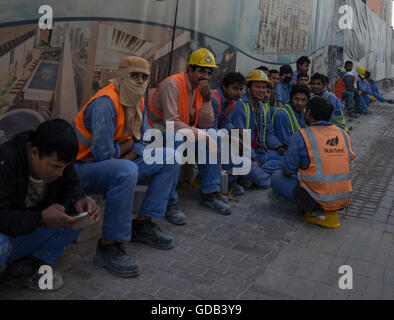 Construction workers resting in Doha, Qatar Stock Photo - Alamy