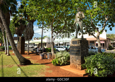 Captain Cook statue Waimea Kaua'i HI Stock Photo - Alamy