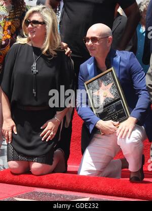 Hollywood Chamber of Commerce's Board Chair Jerry Neuman, actor Arnold ...