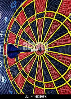 Dart in bullseye of dart board Stock Photo - Alamy