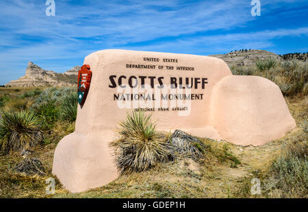 Welcome sign for Scotts Bluff National Monument, a site on the Oregon ...