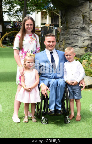 David Weir with his children (Ronie, Mason & Tillia Grace - (upper left ...