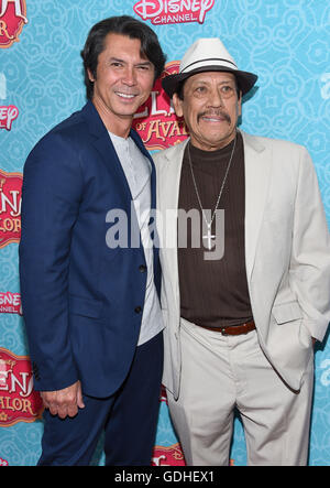 Lou Diamond Phillips arrives at the 16th Governors Awards on Sunday ...
