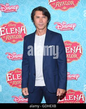 Lou Diamond Phillips arrives at the 16th Governors Awards on Sunday ...