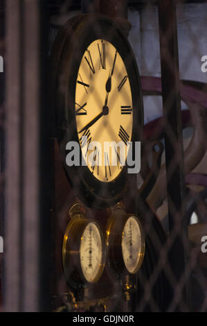 Old clocking in machine Stock Photo - Alamy