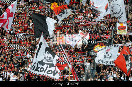 Football fans of Eintracht Frankfurt Stock Photo - Alamy