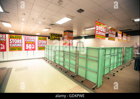 BHS store closing everything must go signs in shop window, Truro ...