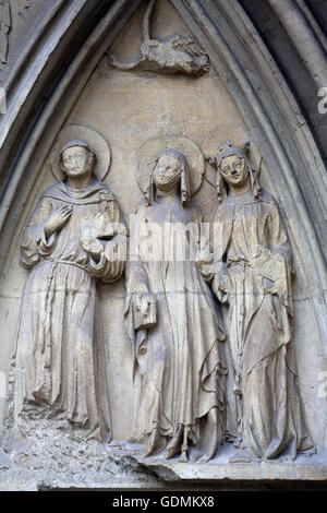 Statue of Saints, facade of Minoritenkirche in Vienna, Austria Stock ...