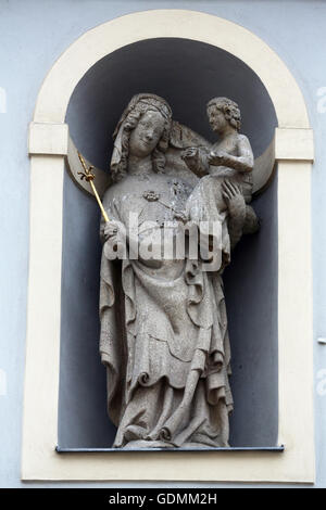 Statue of Saint, facade of Minoritenkirche in Vienna, Austria Stock ...