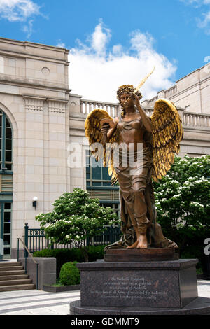 Statue of Chet Atkins Country Music Legend in front of Bank of America ...