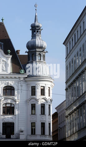 Stunning building in Vienna, Austria. City lantern in old Wien Stock ...