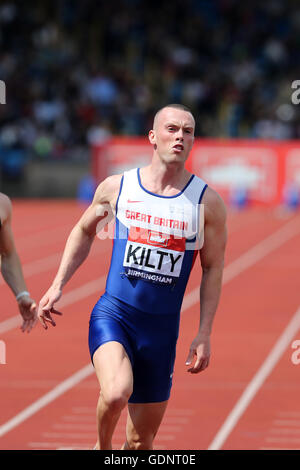 Runners compete in the semi-final heat 2 of the Women's 1500 Metres on ...