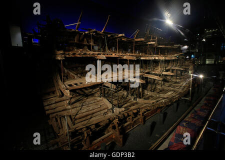The remains of Henry VIII's favourite ship the Mary rose are unveiled ...