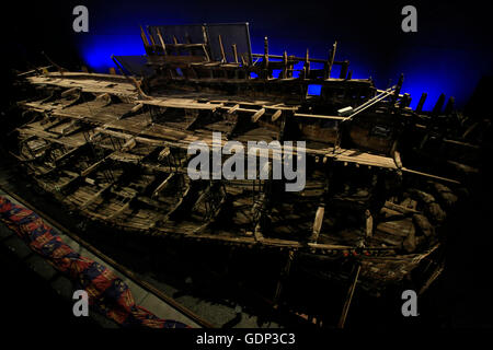 The remains of Henry VIII's favourite ship the Mary rose are unveiled ...