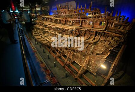 The remains of Henry VIII's favourite ship the Mary rose are unveiled ...