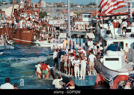 AJAXNETPHOTO. FEB 1987. FREMANTLE, WESTERN AUSTRALIA - AMERICA'S CUP ...