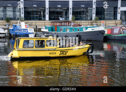 Free Water Taxi in Leeds. Twee and Drie on the River Aire Stock Photo ...