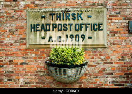 Thirsk Head Post Office sign, A.D 1909 made of stone, Thirsk, North ...