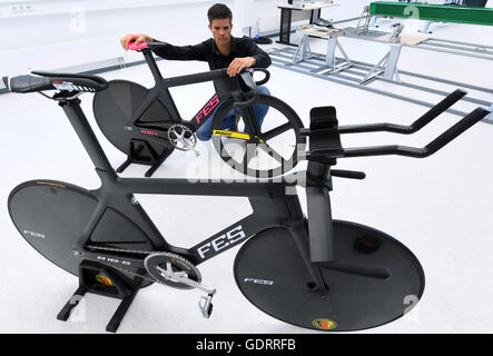 The brand new fixed-wheel bicycles of German track cyclist Kristina ...