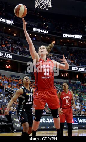 Washington Mystics guard Emma Meesseman (33) works against Minnesota ...