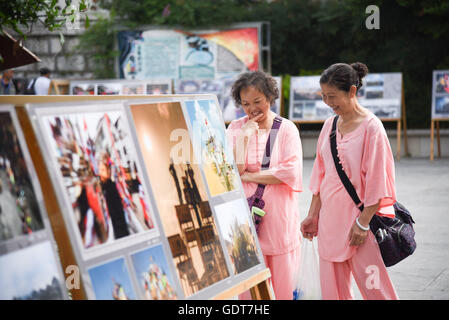 Visitors view exhibits during the 22nd China International Cartoon ...