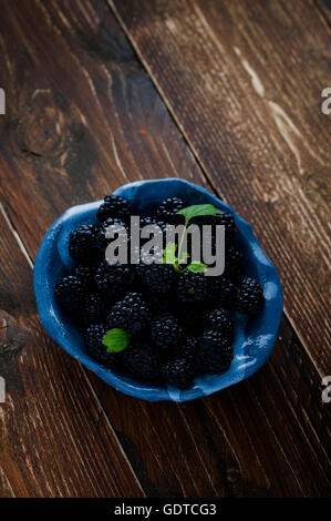 Bowl of fresh blackberries Stock Photo - Alamy