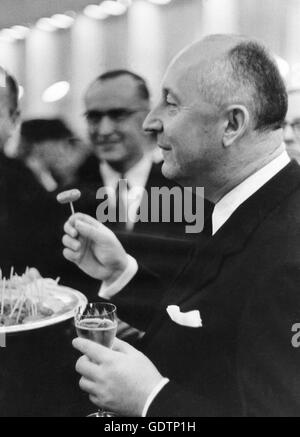 Christian Dior. Portrait of the French fashion designer, Christian ...