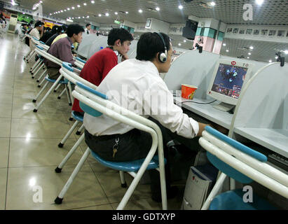 Beijing internet cafe Stock Photo - Alamy