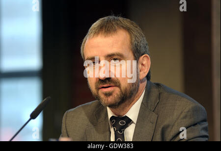 Hermann Parzinger (L), President of the Foundation of Prussian Cultural ...