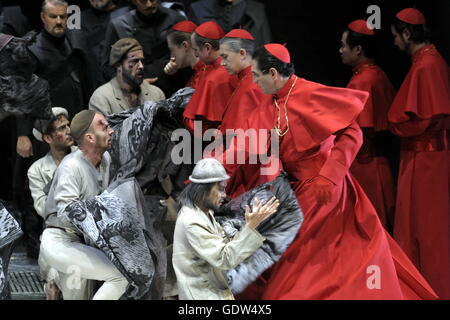 'Don Carlo', director Marco Arturo Marelli Stock Photo - Alamy