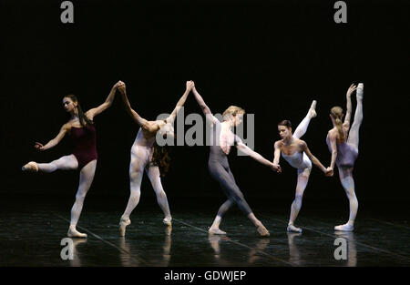 Ballet dancers Beatrice Knop (L-R), Vladimir Malakhov and Shoko ...