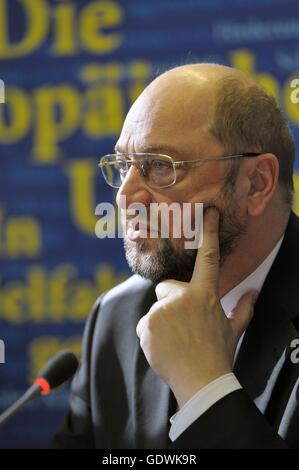 SPD leader Martin Schulz speaking at the SPD election party at the ...