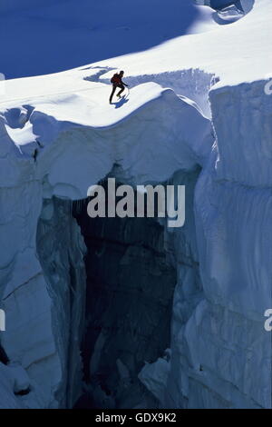 geography / travel, France, Alpinist crossing crevasses on the Geant ...
