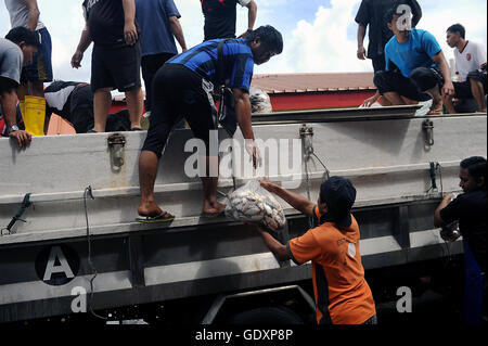 Pasar Gadong Fish market Stock Photo - Alamy