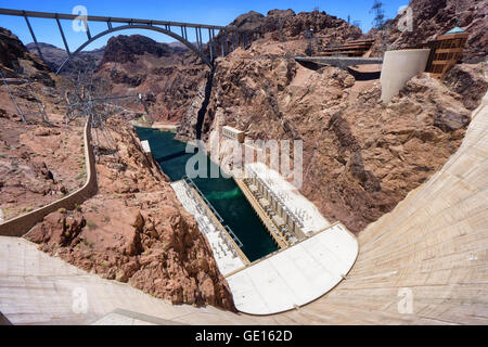 View of the Hoover Dam, power plant and lower cofferdam and access ...